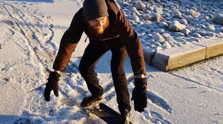 Goofy VS Regular Stance On a Skateboard Explained – SkateboardersHQ