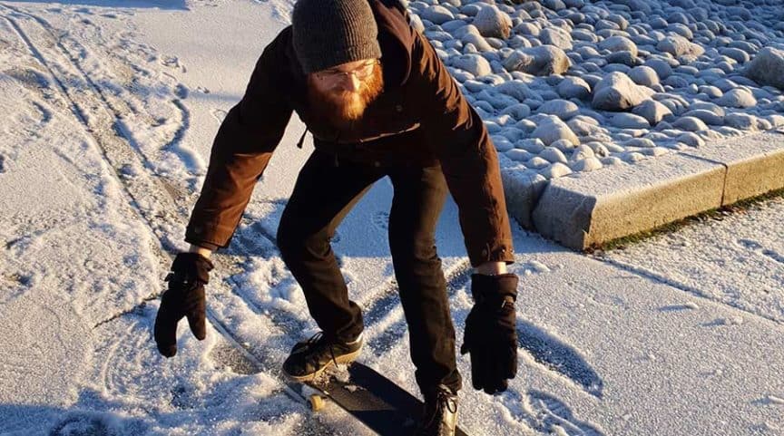 Goofy VS Regular Stance On a Skateboard Explained – SkateboardersHQ